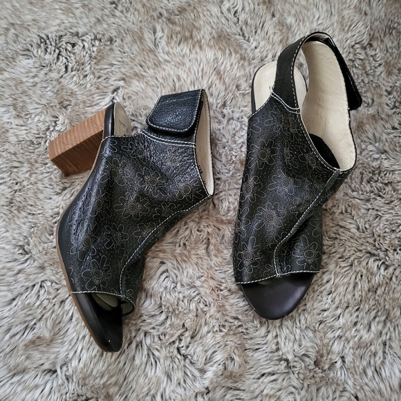 Spring Step | Shoes | Spring Step Lartiste Fab Sandal Flower Embossed ...